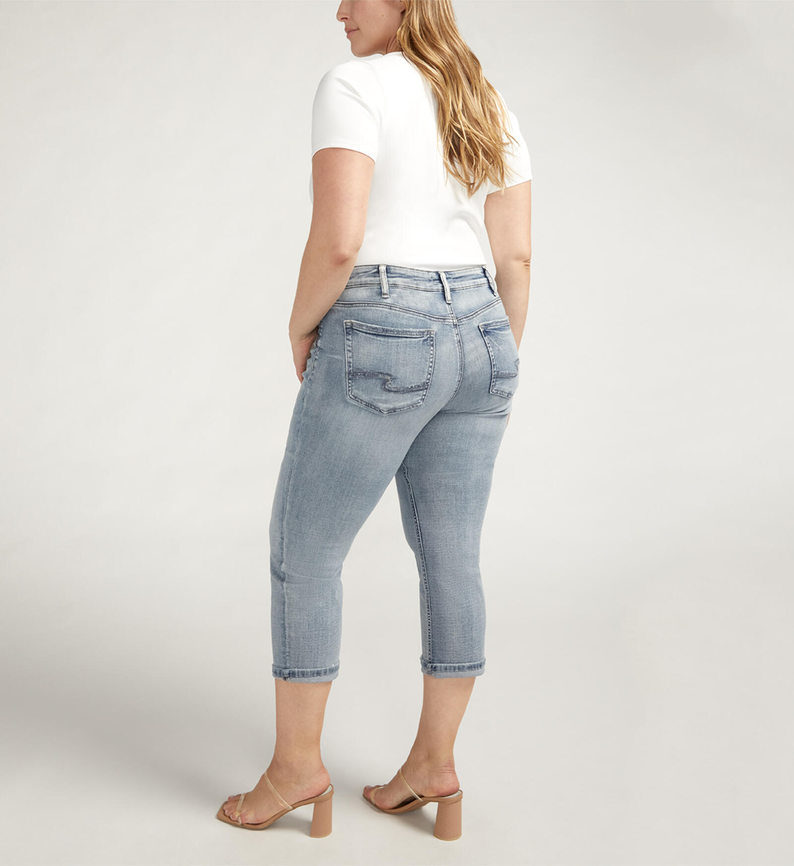 Buy Suki Mid Rise Capri Plus Size for USD 37.00 | Silver Jeans US New