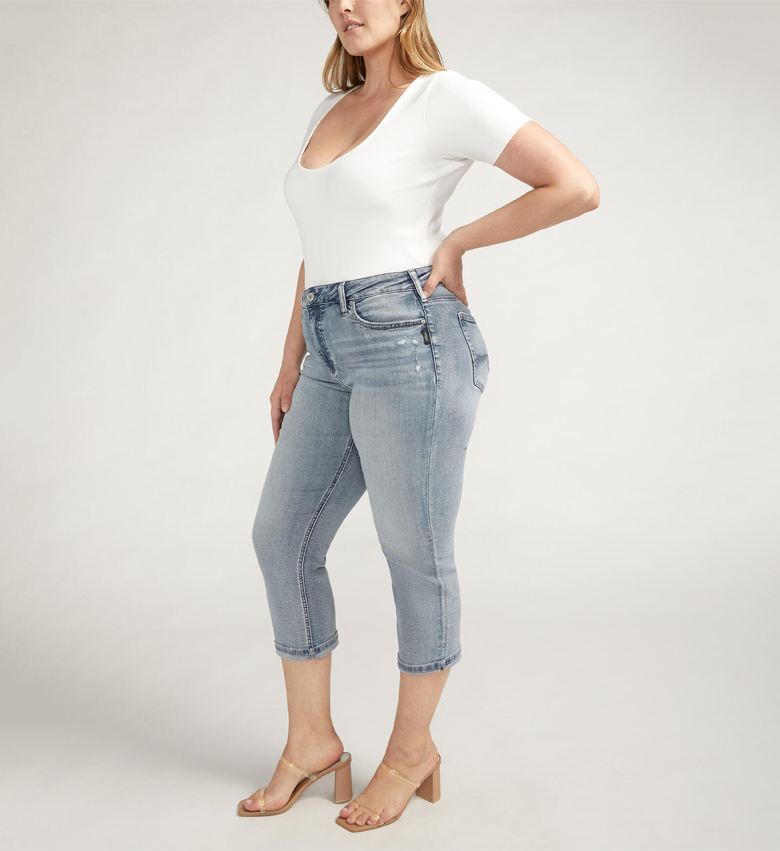 Buy Suki Mid Rise Capri Plus Size for USD 37.00 | Silver Jeans US New