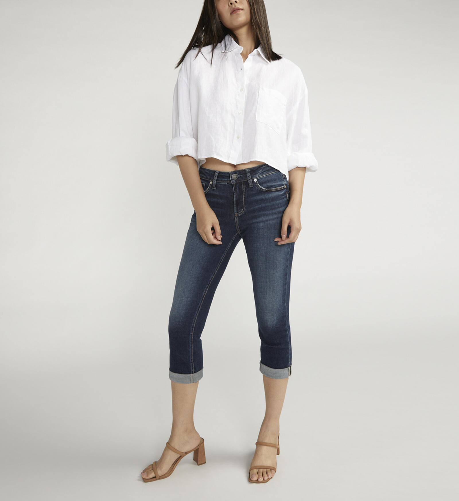 Buy Suki Mid Rise Luxe Stretch Capri for USD 74.00 | Silver Jeans US New