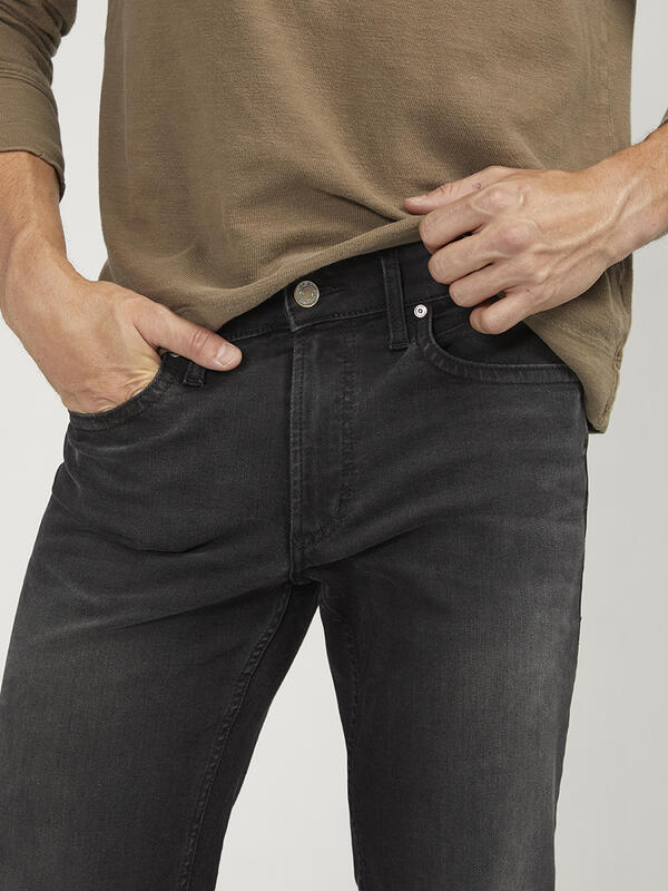 Buy Zac Relaxed Fit Straight Leg Jeans for USD 39.00 | Silver Jeans US New