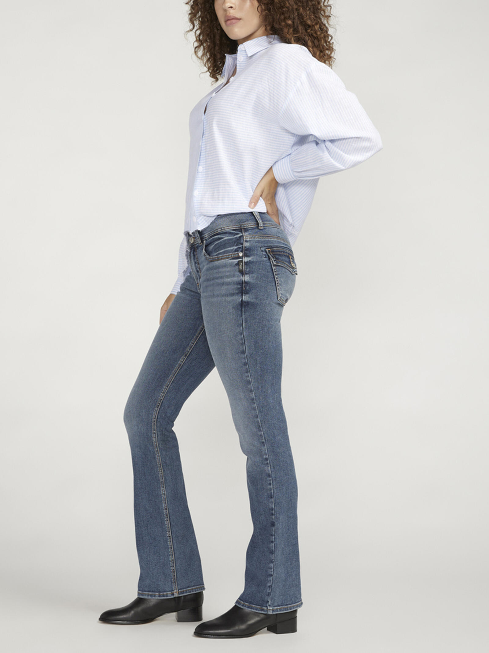 Buy Suki Mid Rise Slim Bootcut Jeans for USD 63.00 | Silver Jeans US New