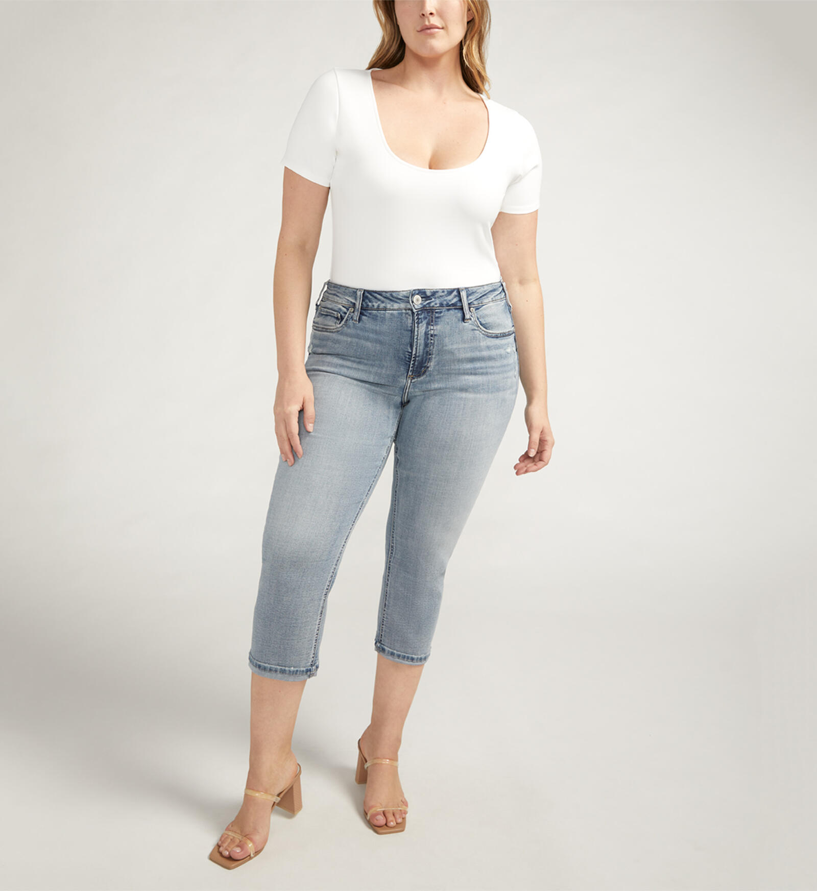 Buy Suki Mid Rise Capri Plus Size for USD 37.00 | Silver Jeans US New