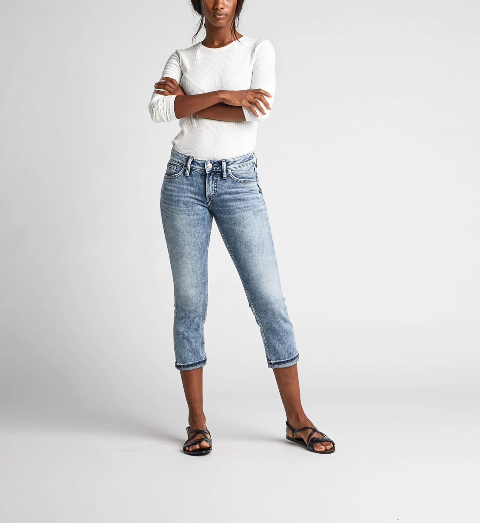 Buy Suki Mid-Rise Curvy Capri for USD 74.00 | Silver Jeans US New