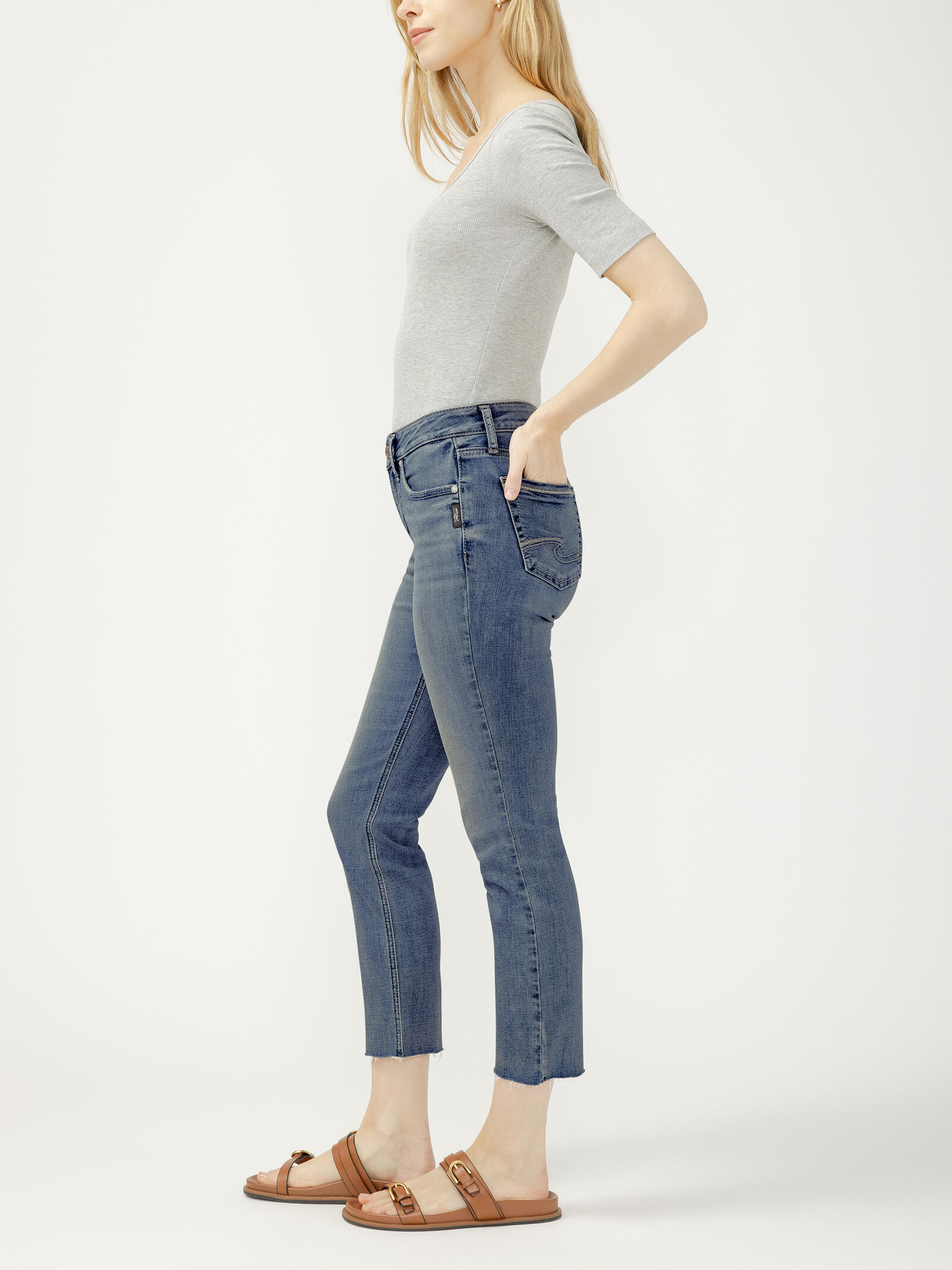Buy Suki Mid Rise Cropped Skinny Jeans for USD 88.00 | Silver Jeans