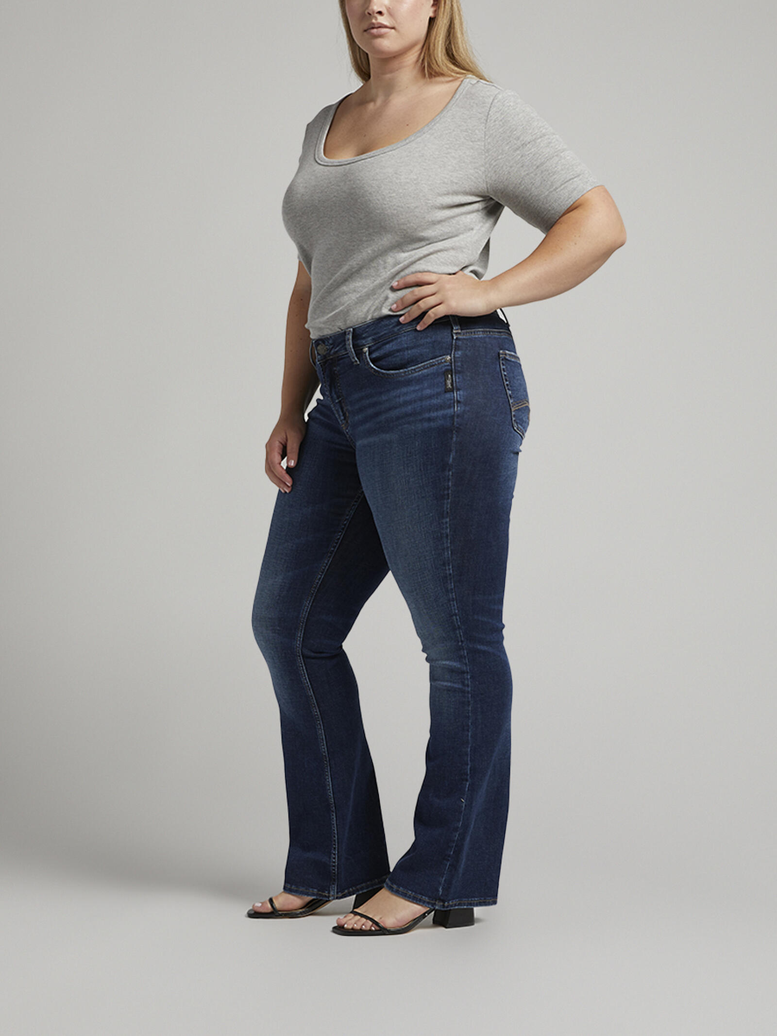 Buy Suki Mid Rise Slim Bootcut Jeans for USD 84.00 | Silver Jeans