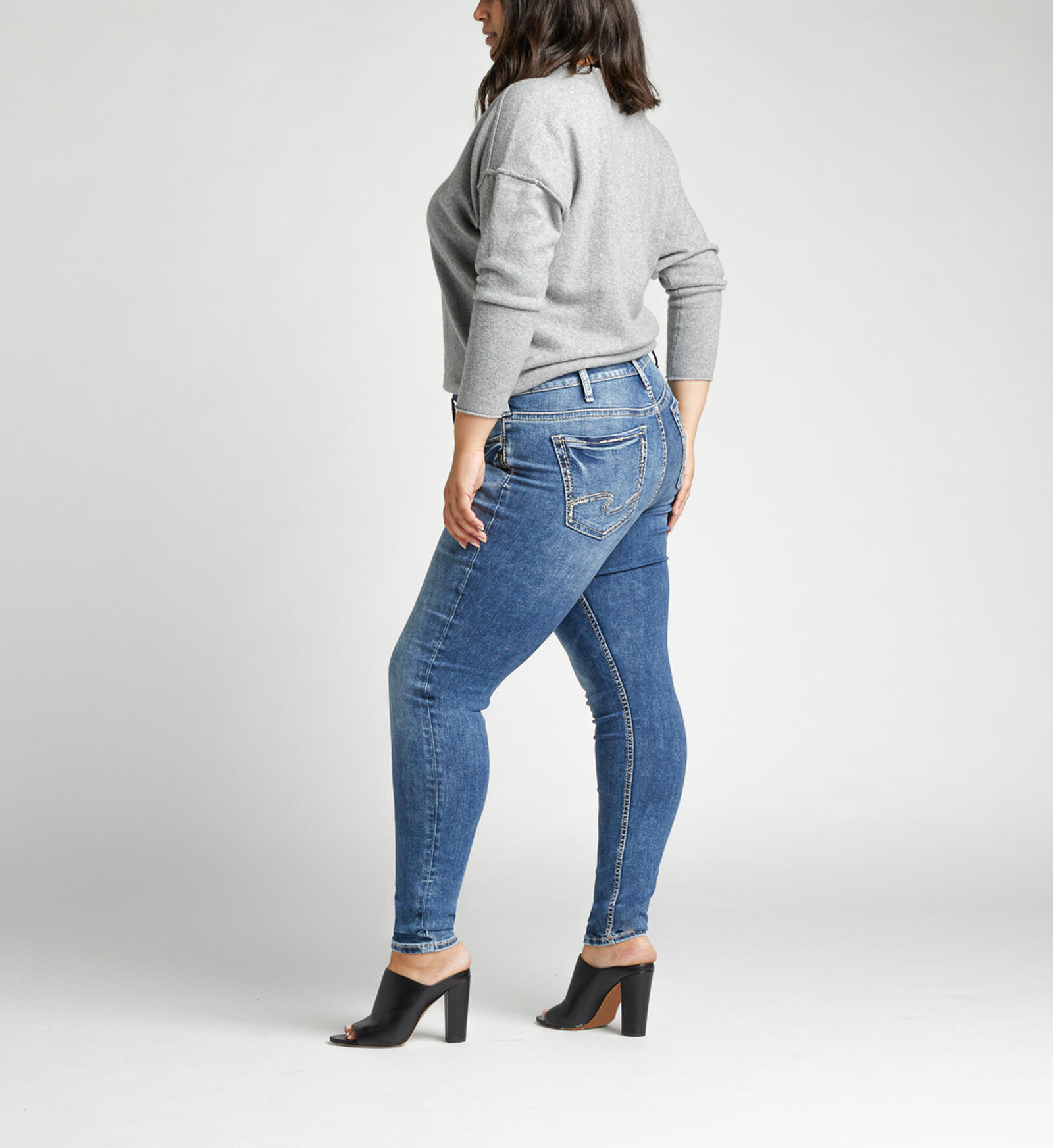 Buy Suki Mid Rise Skinny Plus Size Jeans for USD 99.00 | Silver Jeans ...