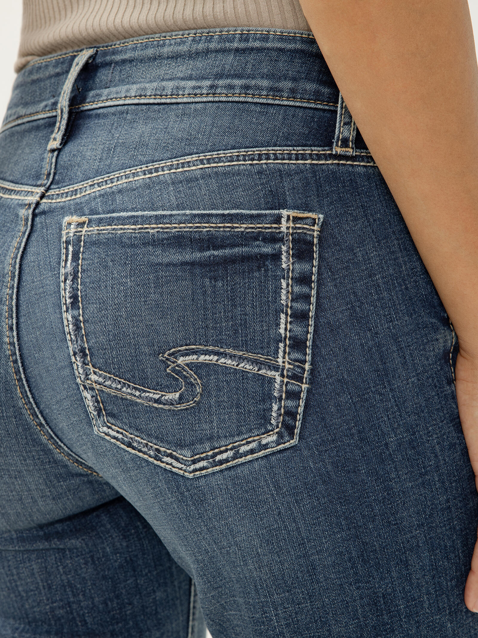 Buy Elyse Mid Rise Luxe Stretch Capri for USD 84.00 | Silver Jeans