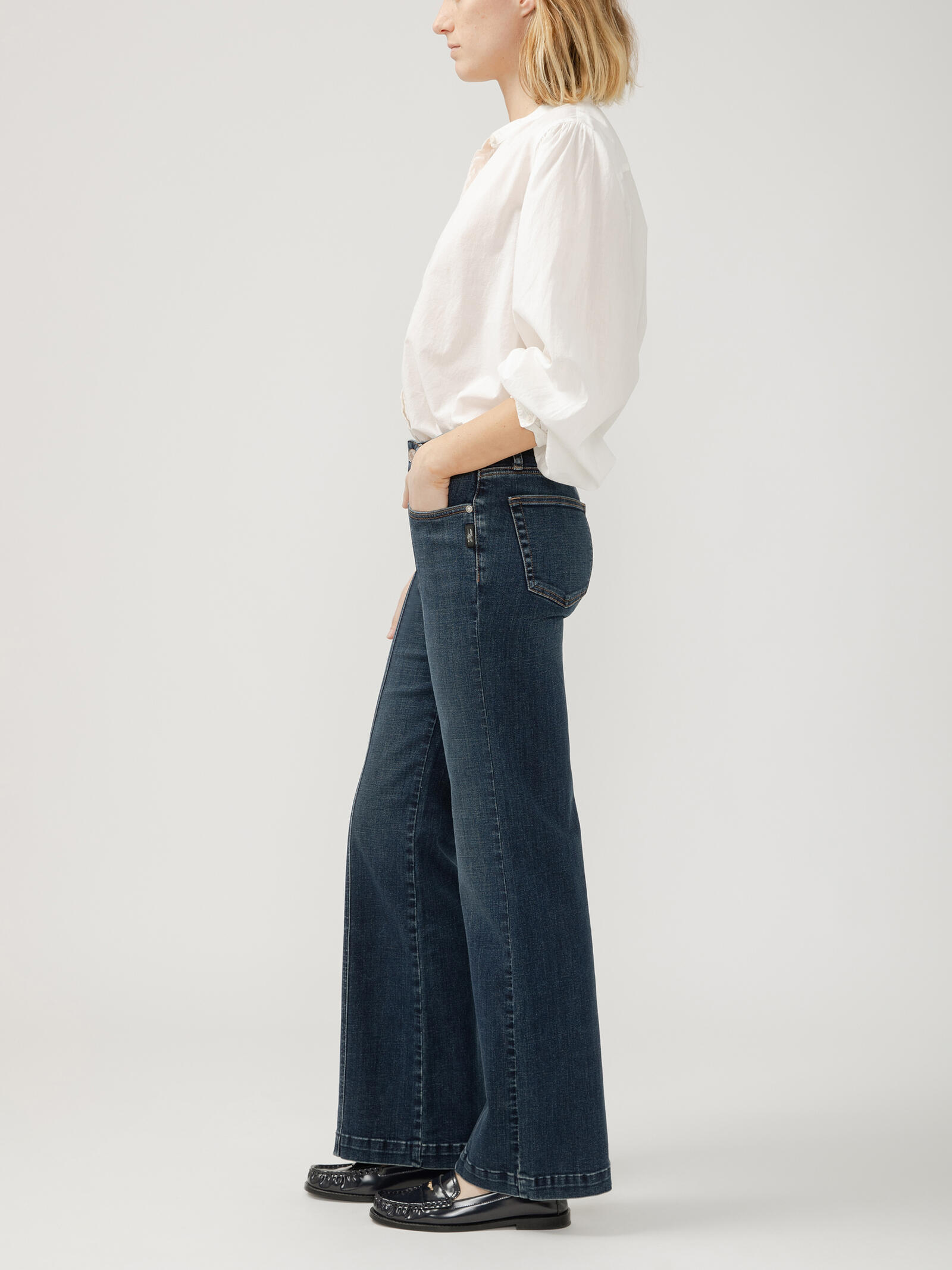 Buy Avery High Rise Trouser Leg Jeans for USD 94.00 | Silver Jeans