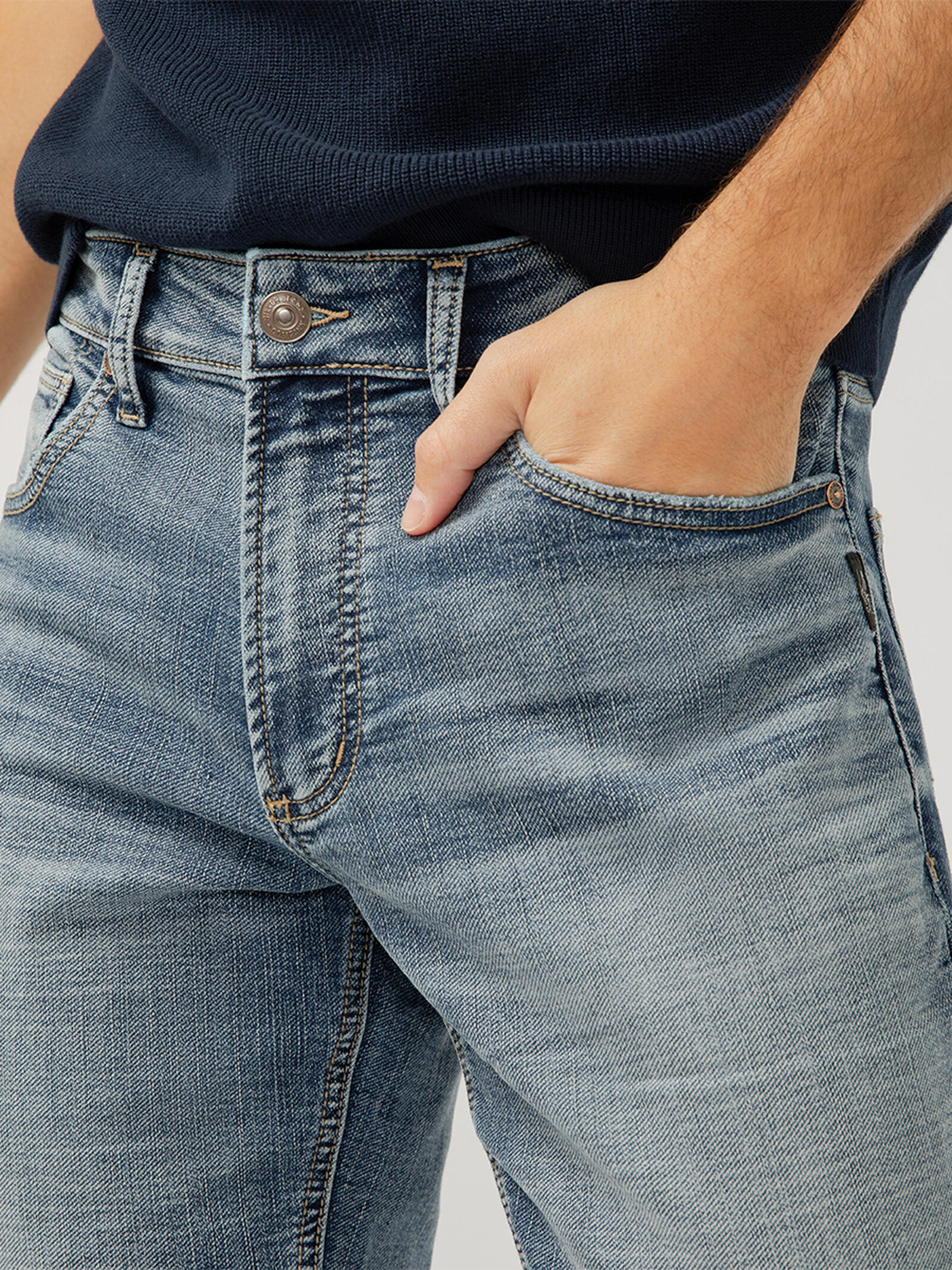 Buy Grayson Classic Fit Straight Leg Jeans for USD 39.00 | Silver Jeans